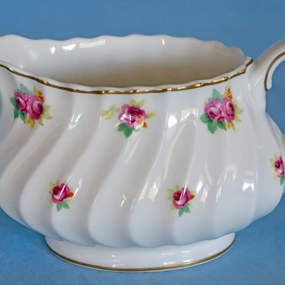 Royal Doulton | Dining | Pretty Stunning Royal Doulton Rosebud Pattern ...